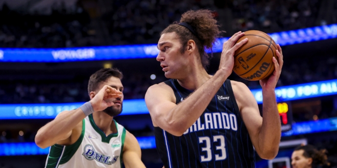 Robin Lopez signs with Cleveland Cavaliers