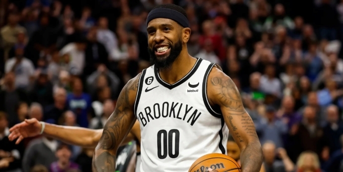 Suns acquire Royce O’Neale, David Roddy in three-team trade