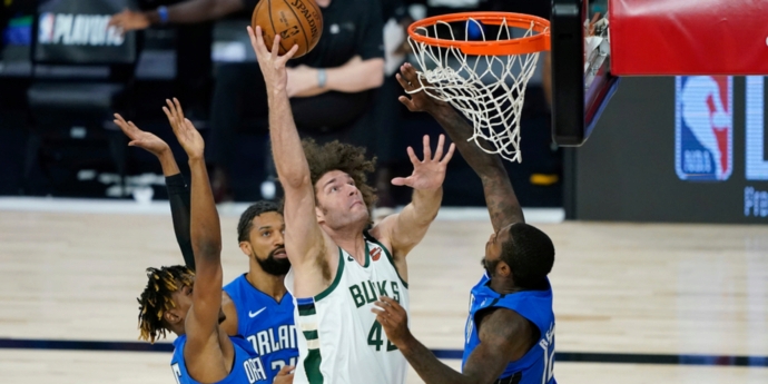 Wizards agree to terms with Robin Lopez