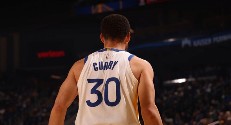 Stephen Curry becomes 22nd player in NBA history with 26,000 points or more