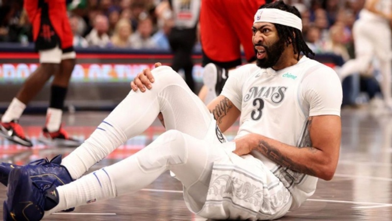 Mavericks hit hard by injuries to Cooper Flagg, Anthony Davis